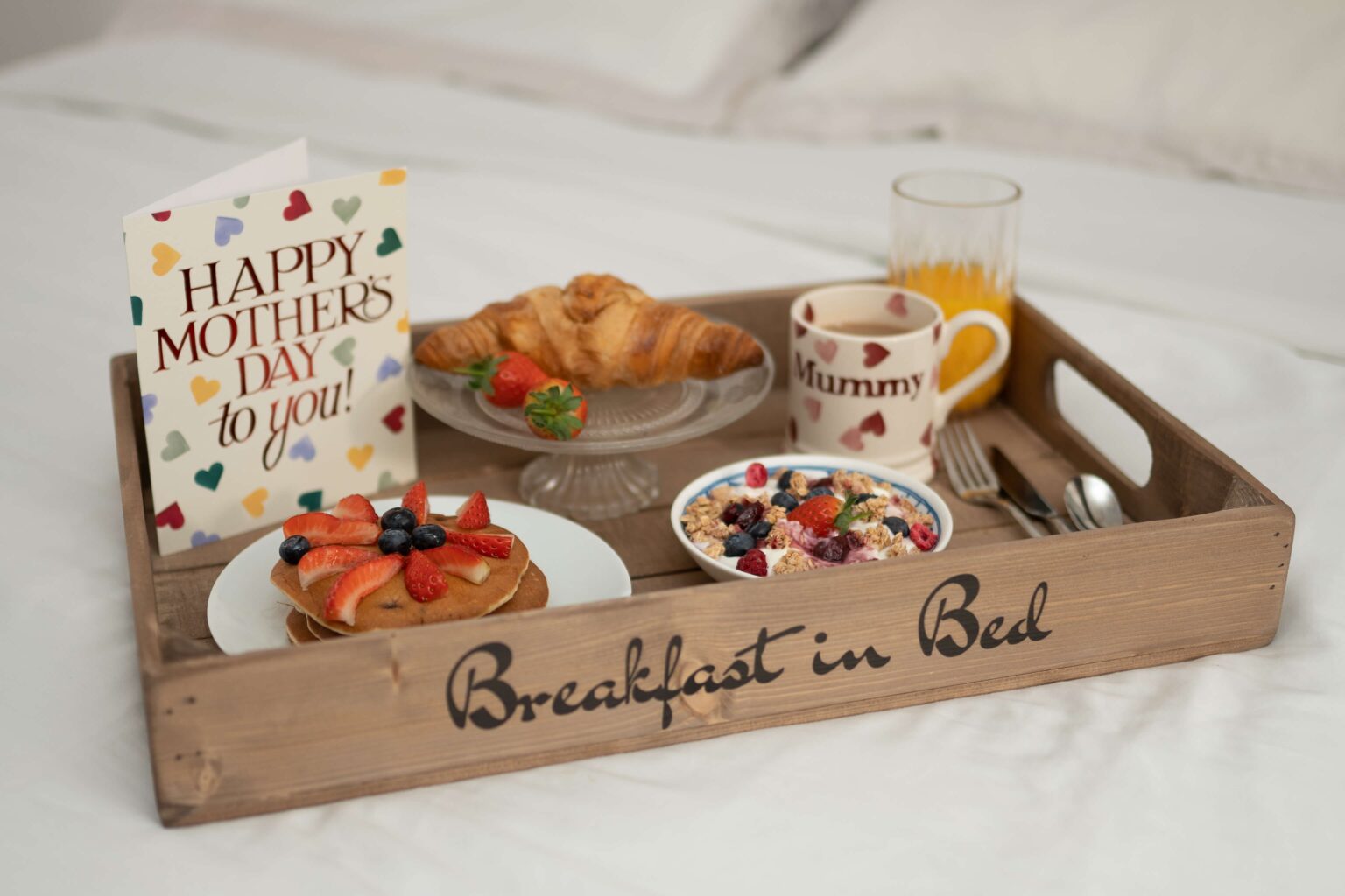 Breakfast in Bed Ideas to Impress a Loved One | Sleep Matters