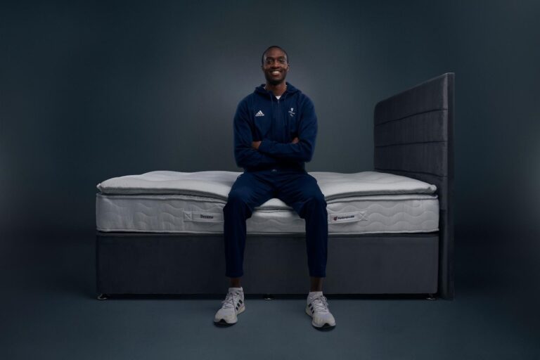 Cuddling In Bed: The Best Positions and How To Cuddle | Dreams