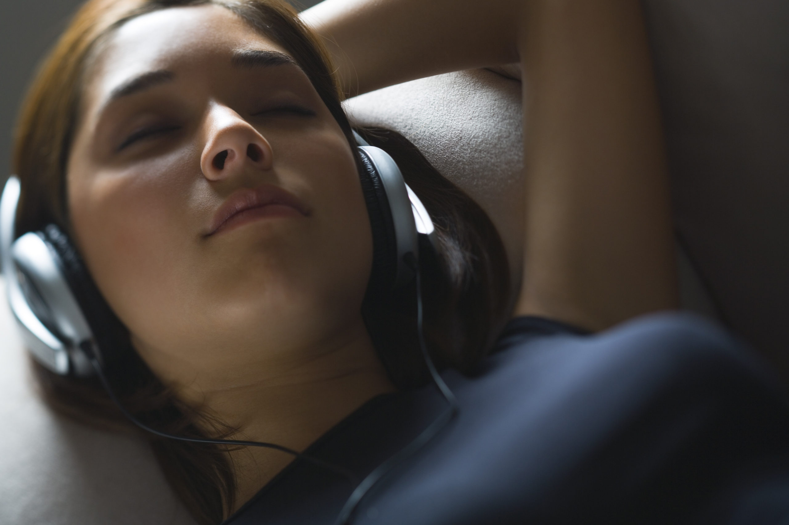 How White, Brown and Pink Noise Helps Sleep | Sleep Matters